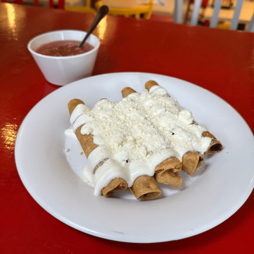 Pollos Fritos Famosos desde 1979 en la CDMX con Sabor que Conquista